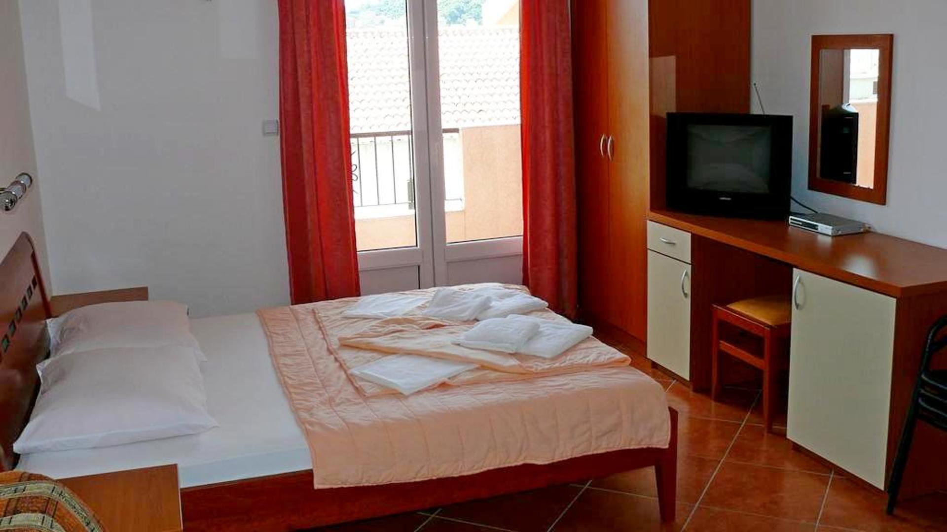 Туры в отель Goran Zec Hotel 3* (Черногория, Будва) - цена, фото, описание